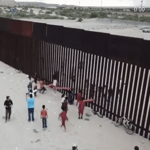 Playing on the borders | Floobee